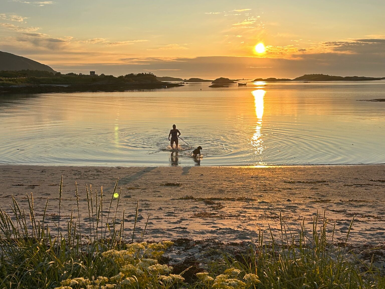 Sydenstemning i Tromsø: Her finner du de fineste badestrendene - Linns ...